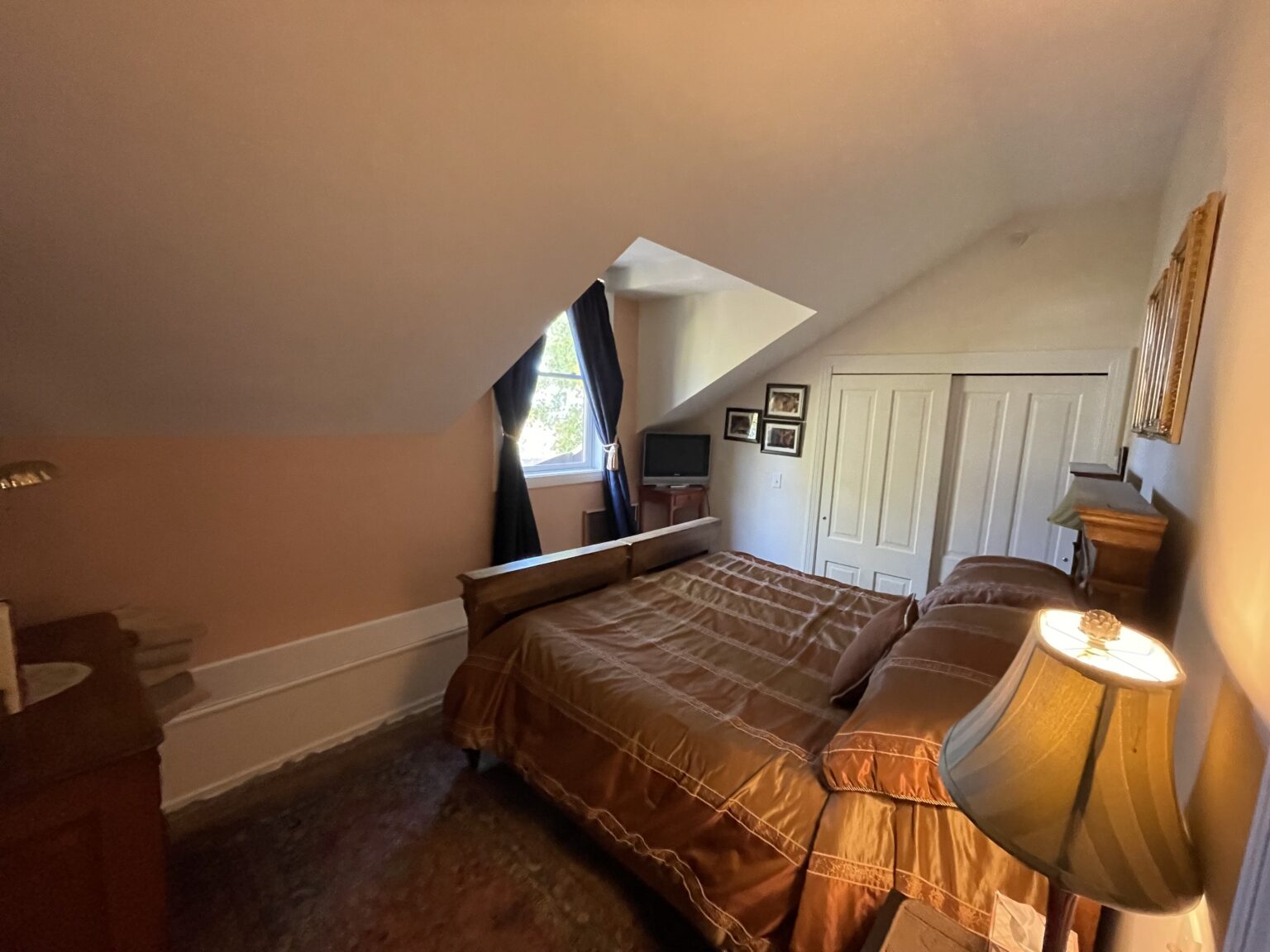 The Mark Twain Room – Cobb Mansion Bed & Breakfast